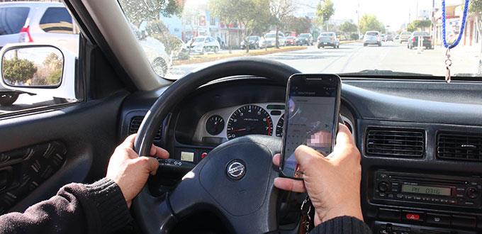 Textear y manejar causa el 25% de accidentes viales
