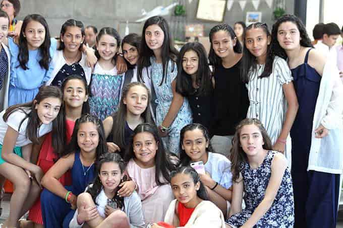 Generación de primaria del Colegio Motolinía celebra sus triunfos