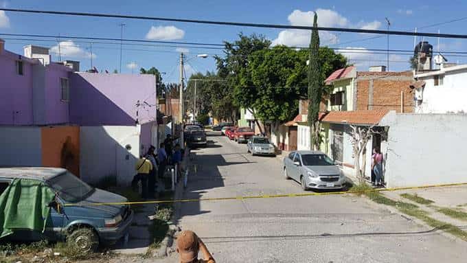 Sujeto dispara contra policías y lesiona a uno Sujeto dispara contra policías y lesiona a uno