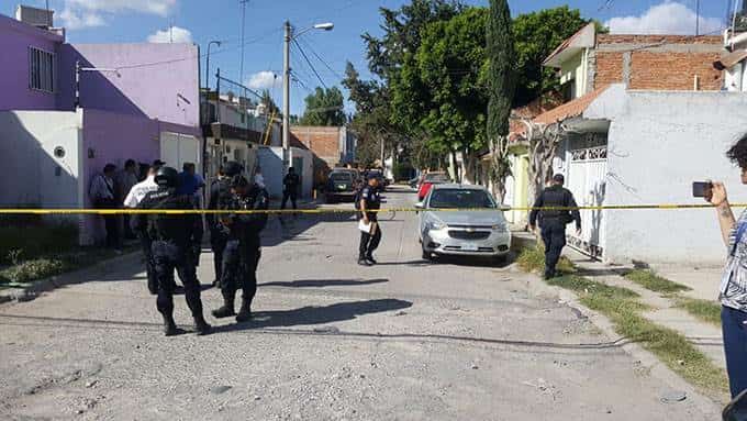 Sujeto dispara contra policías y lesiona a uno Sujeto dispara contra policías y lesiona a uno