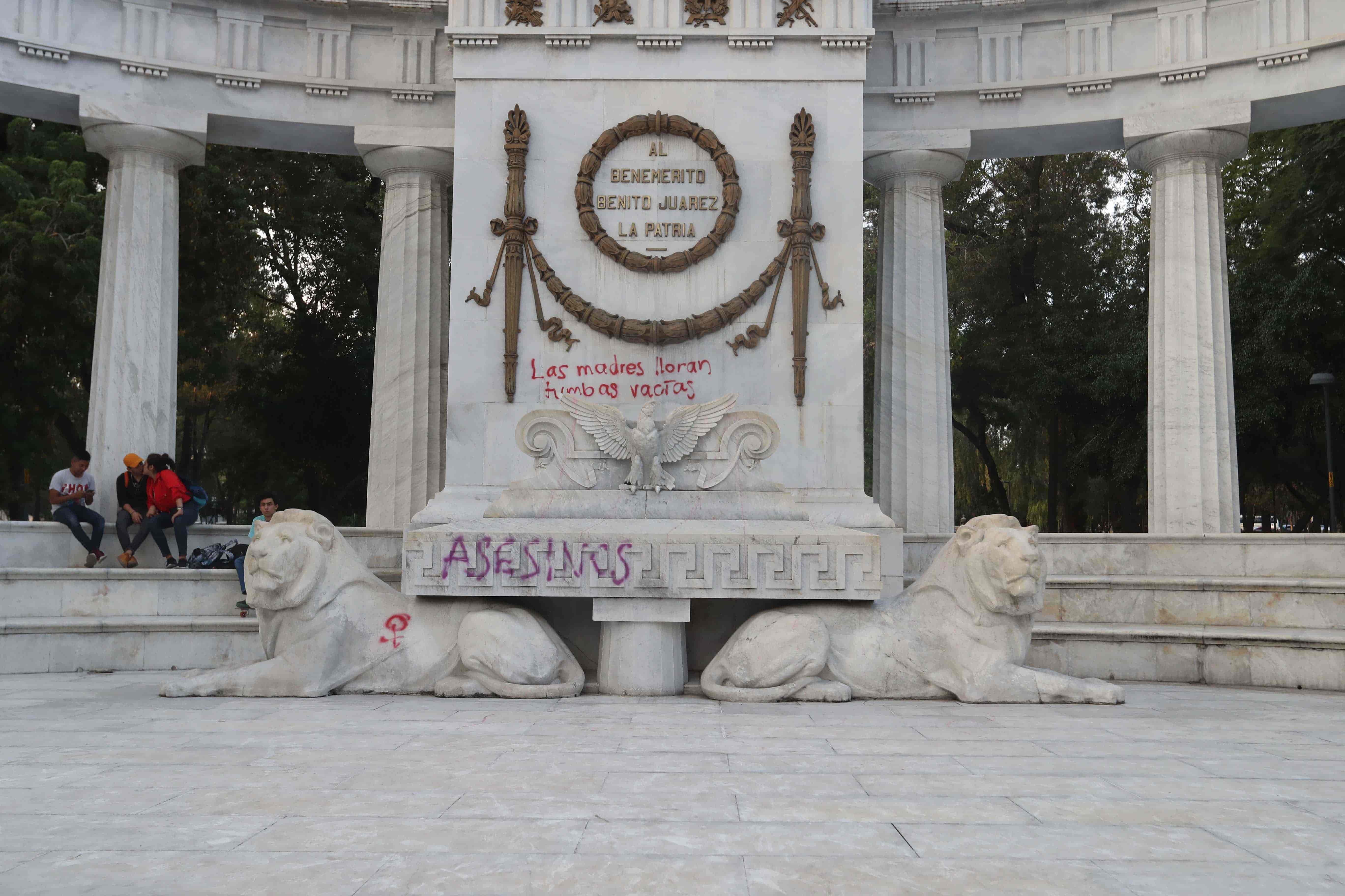 Autoridades De Cdmx Investigan Vandalismo En Marcha Por Los 43