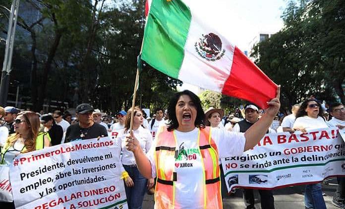 Felipe Calderón felicita en redes éxito de marcha anti-AMLO