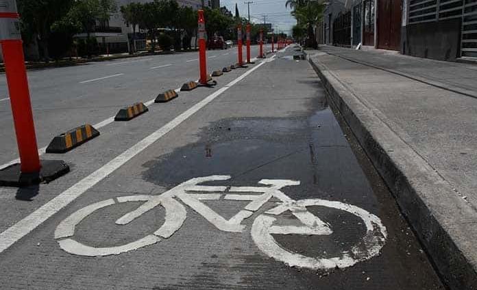 Rellenan Con Concreto Topes De La Ciclovía Para Evitar Que Se Dañen