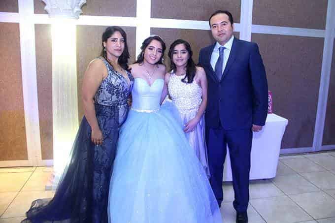 Danna Paola Rentería Miranda celebró feliz sus 15 años