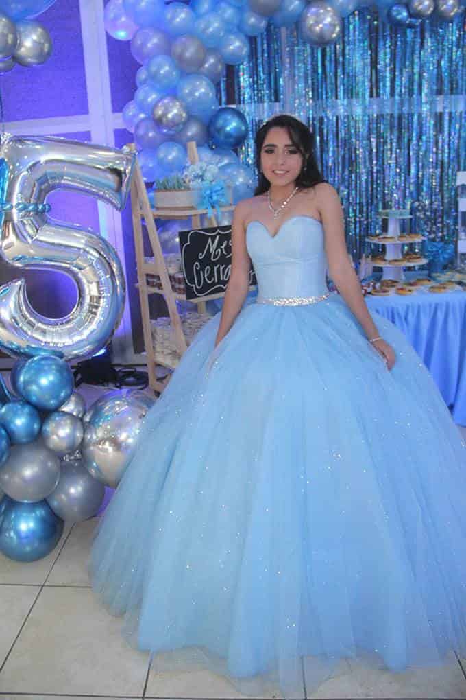 Danna Paola Rentería Miranda celebró feliz sus 15 años
