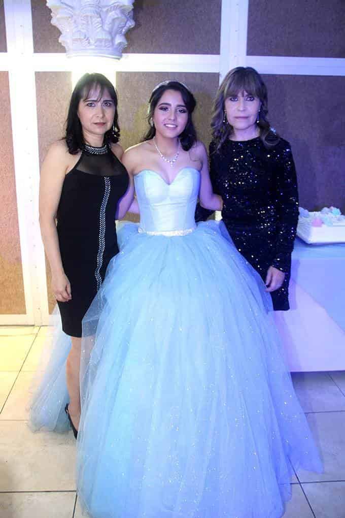 Danna Paola Rentería Miranda celebró feliz sus 15 años
