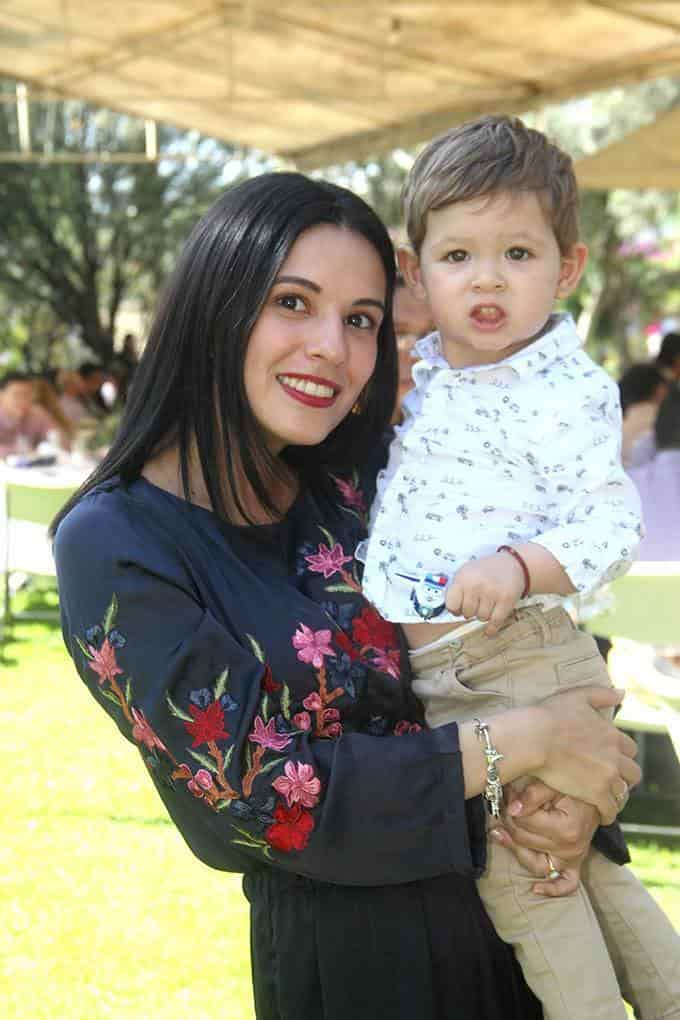 María Inés Durán Soberón recibe el bautismo