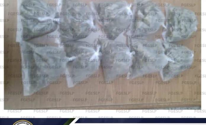 Sorprenden A Una Joven En Posesión De 10 Bolsas Con Marihuana