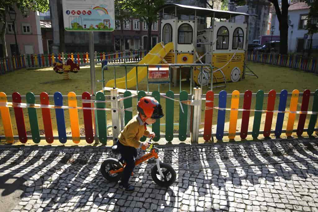 Parques infantiles del mundo, vacíos por el virus (FOTOS)