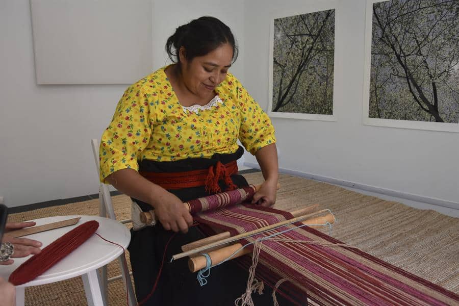 Las indígenas que recuperaron la tradición textil por sus ganas de ir a ...