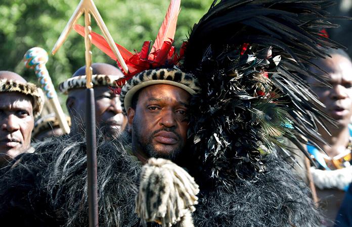 El príncipe Misuzulu Zulu es coronado rey de los zulúes en Sudáfrica