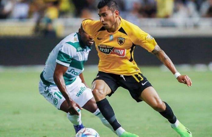 Orbelín Pineda anota un golazo en su debut