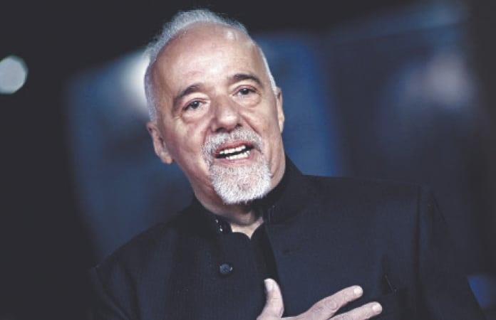 El escritor Paulo Coelho festeja su 75 aniversario