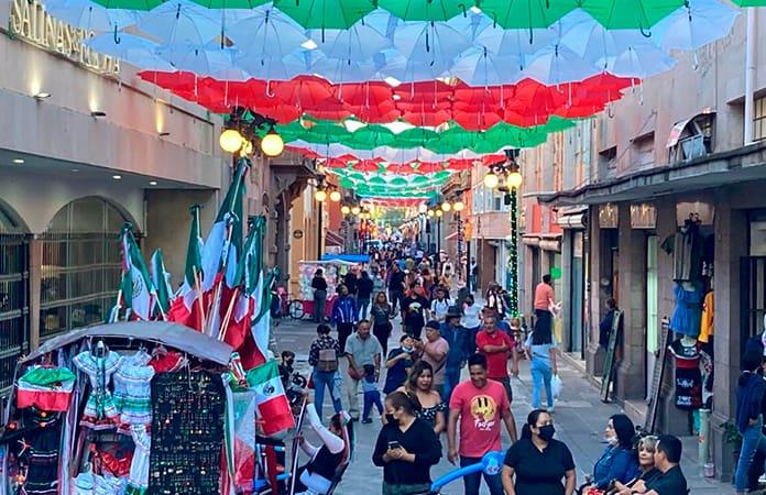 Se vistió de fiesta la Plaza de Armas