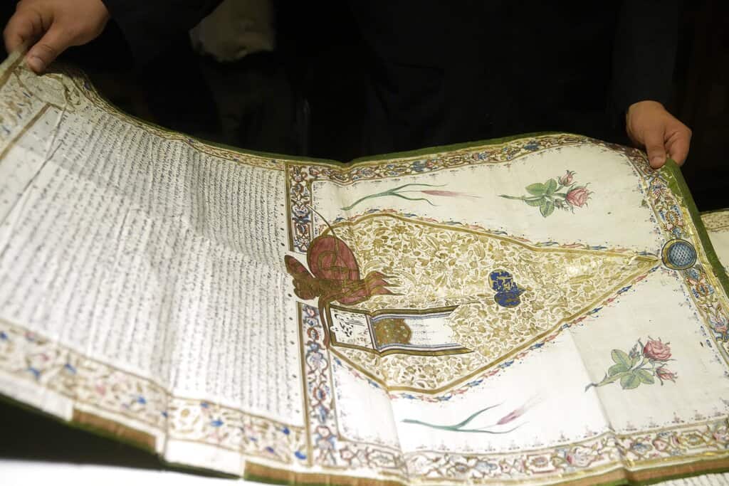 Manuscritos en monasterio griego relatan historia otomana (FOTOS)