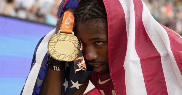 Lyles cumple su palabra al llevarse el título mundial de los 100 metros