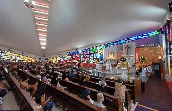 Fieles despiden a Valentín Ruiz en la Ind. Aviación