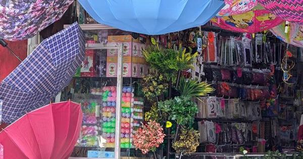 Repunta venta de paraguas e impermeables