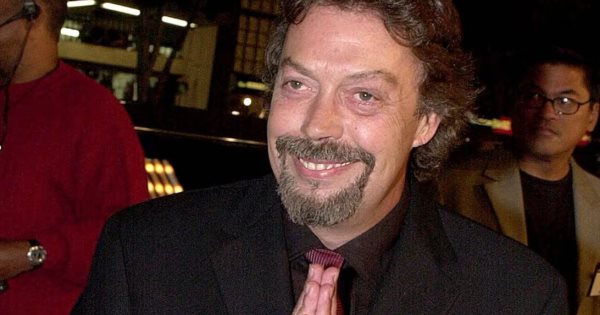 Tim Curry regresa al cine en Stream