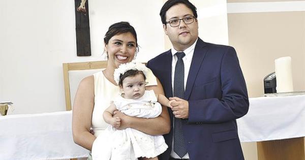 ANA SOL RECIBE EL BAUTISMO